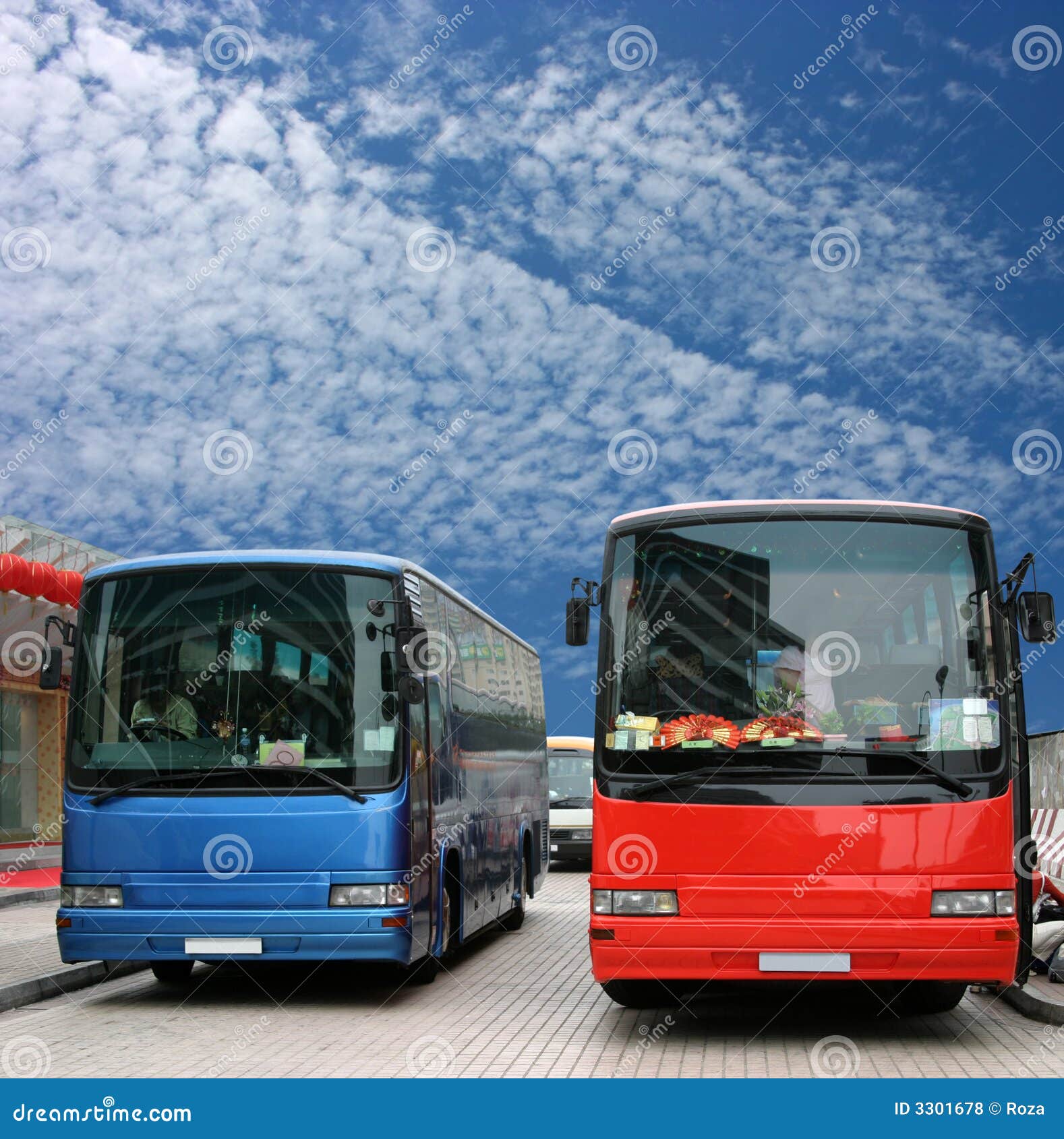 Omnibuses Que Esperan Al Pasajero Foto de archivo - Imagen de torrente ...