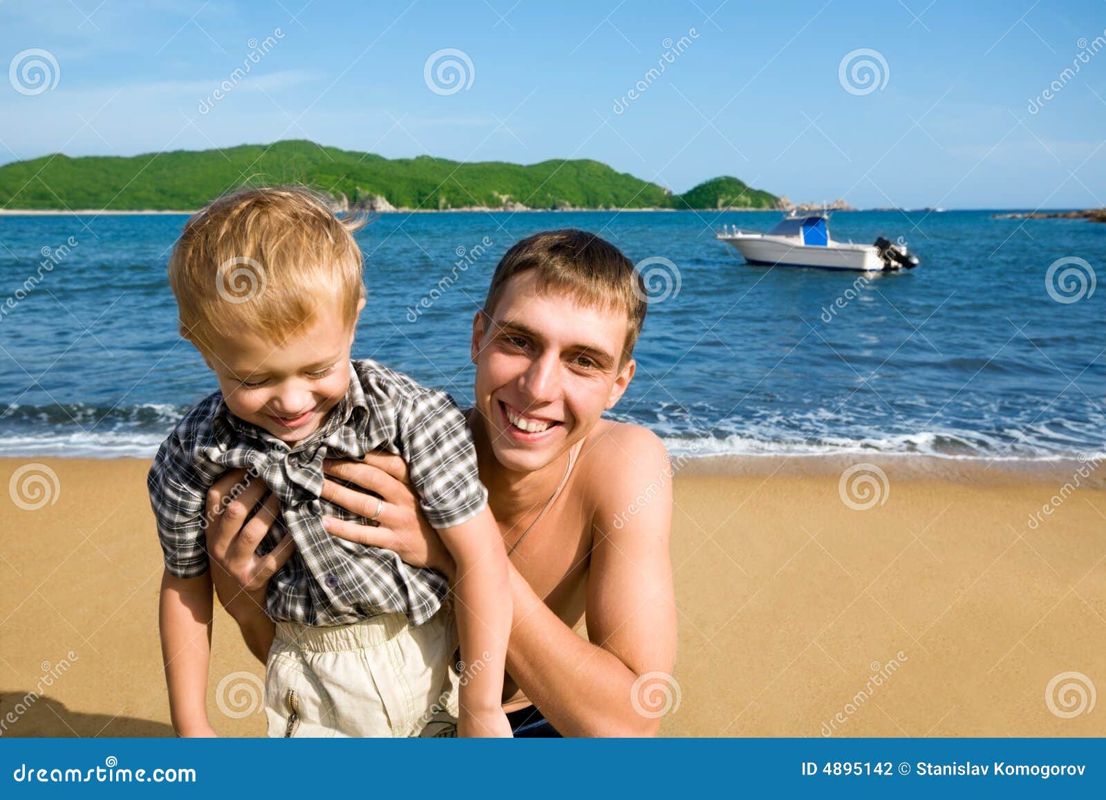 Oncle et neveu. photo stock. Image du amusement, humain - 4895142