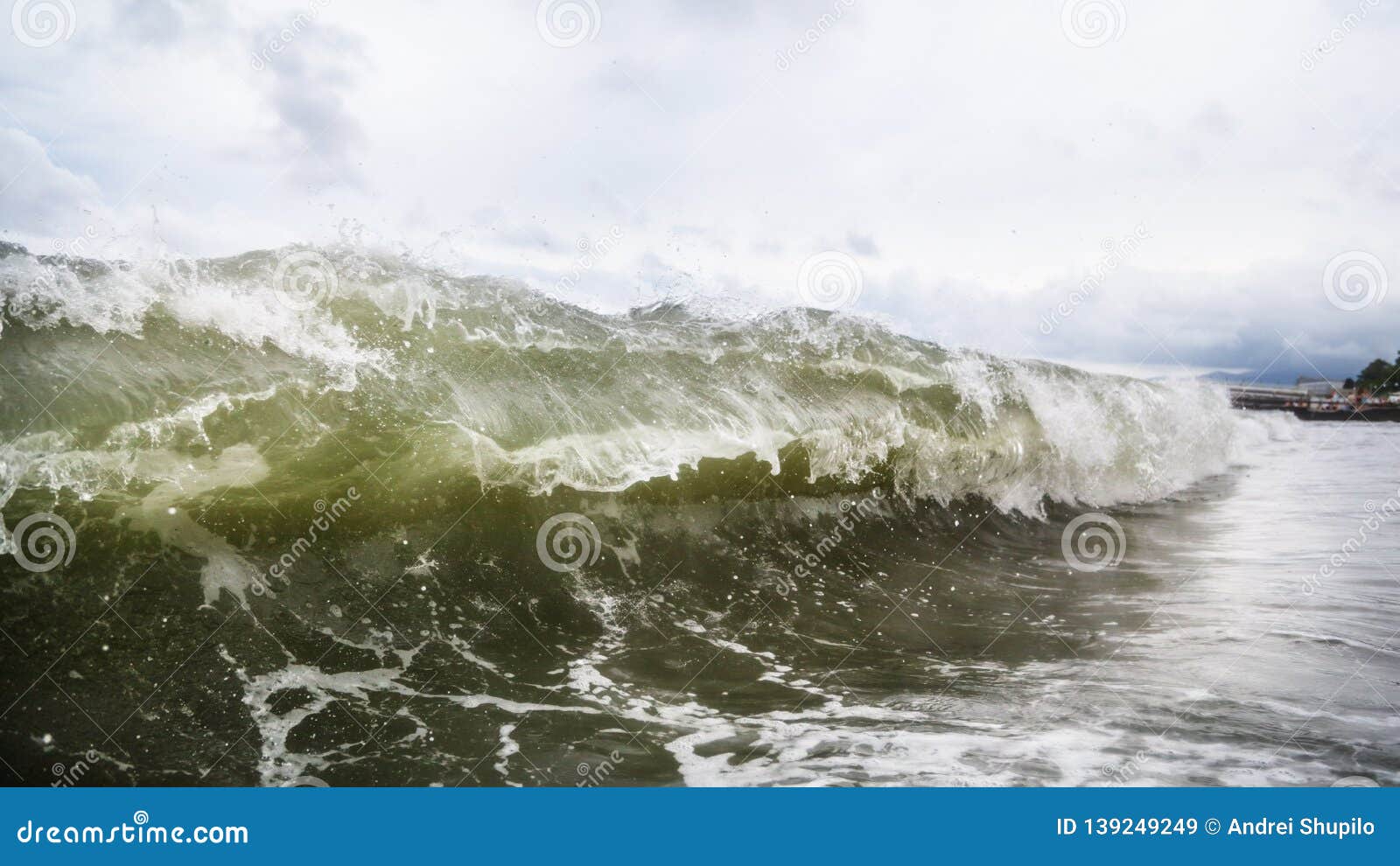 Ondas De La Tormenta En La Costa Como Fondo Imagen de archivo - Imagen ...