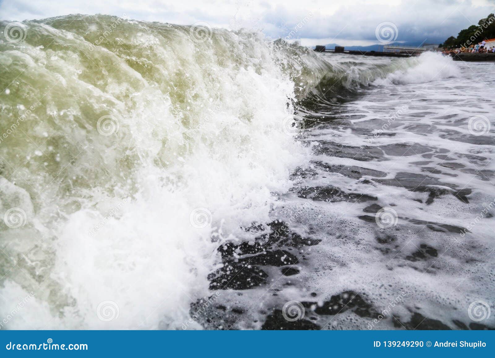 Ondas De La Tormenta En La Costa Como Fondo Foto de archivo - Imagen de ...