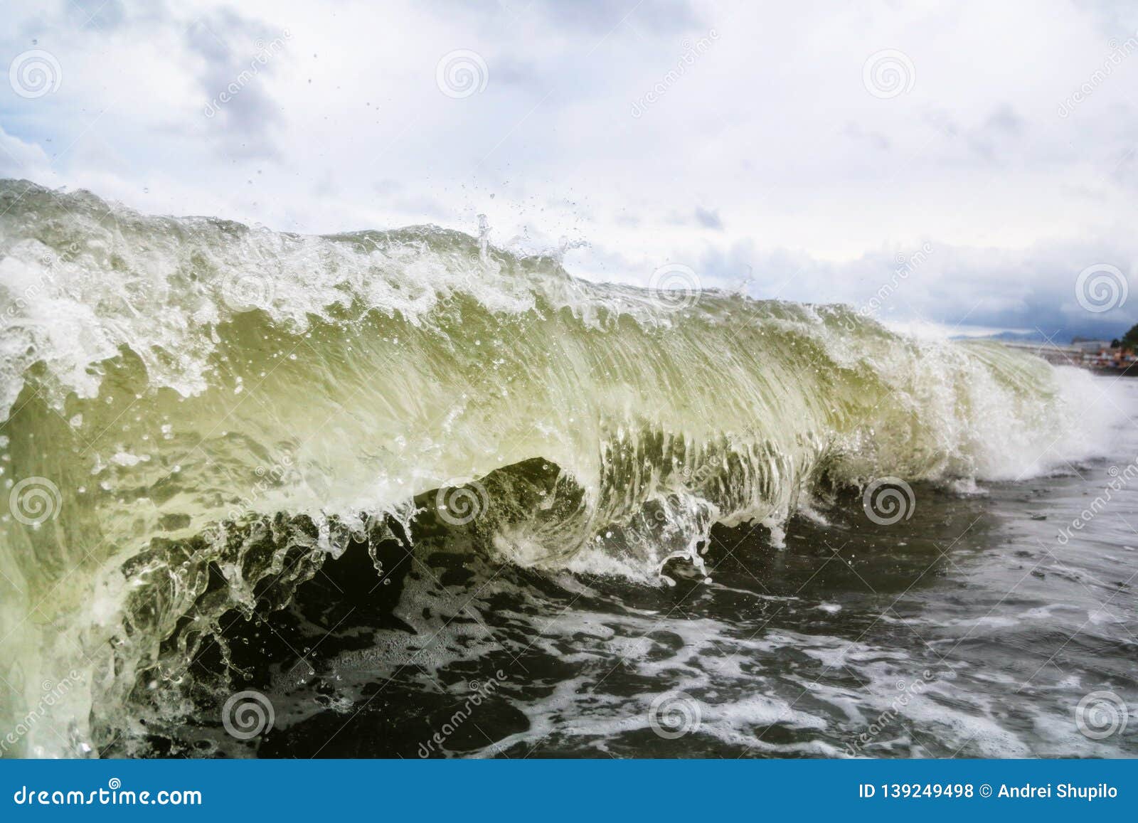 Ondas De La Tormenta En La Costa Como Fondo Foto de archivo - Imagen de ...