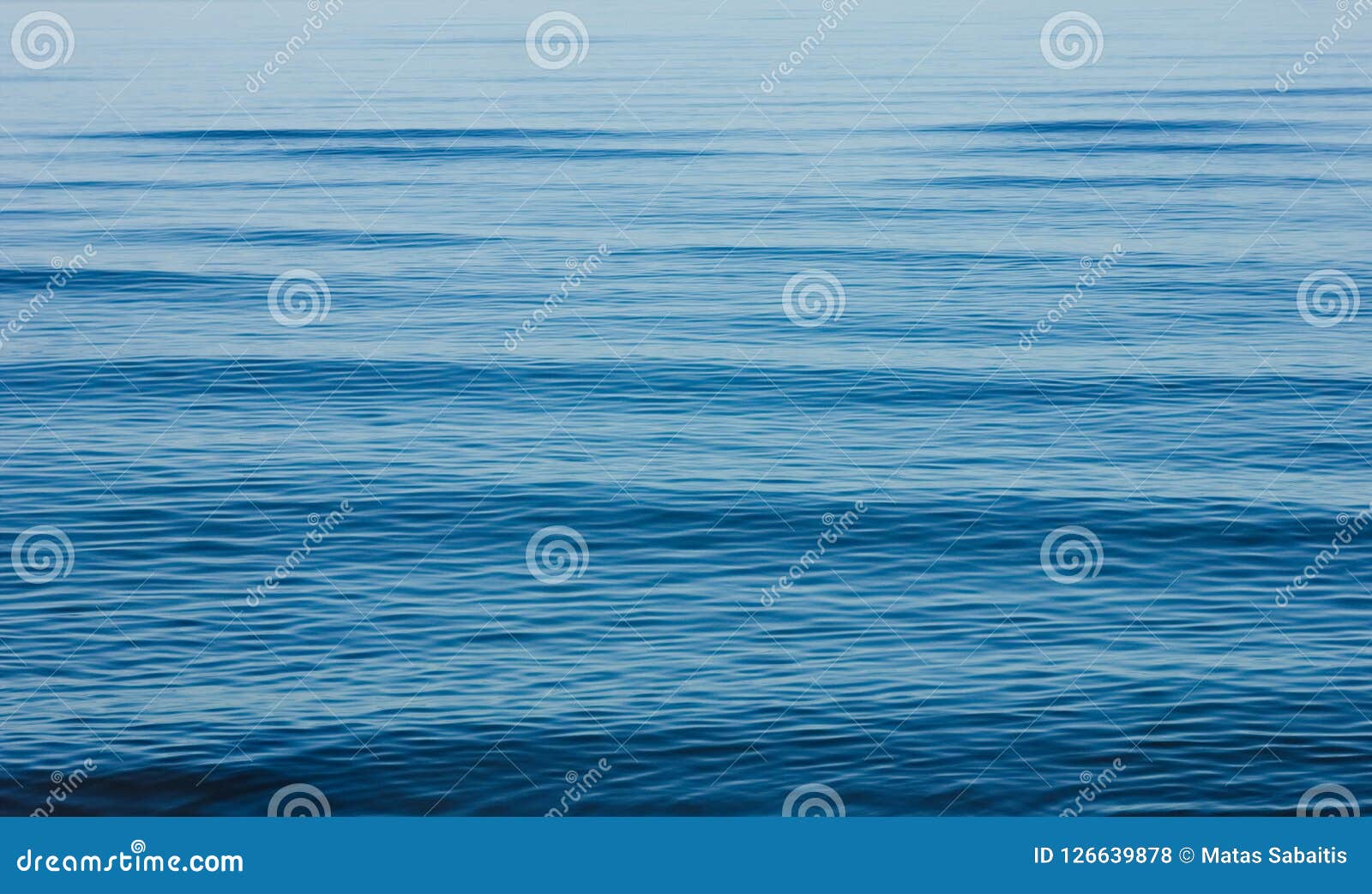 Ondas do mar calmo foto de stock. Imagem de limpar, textura - 126639878
