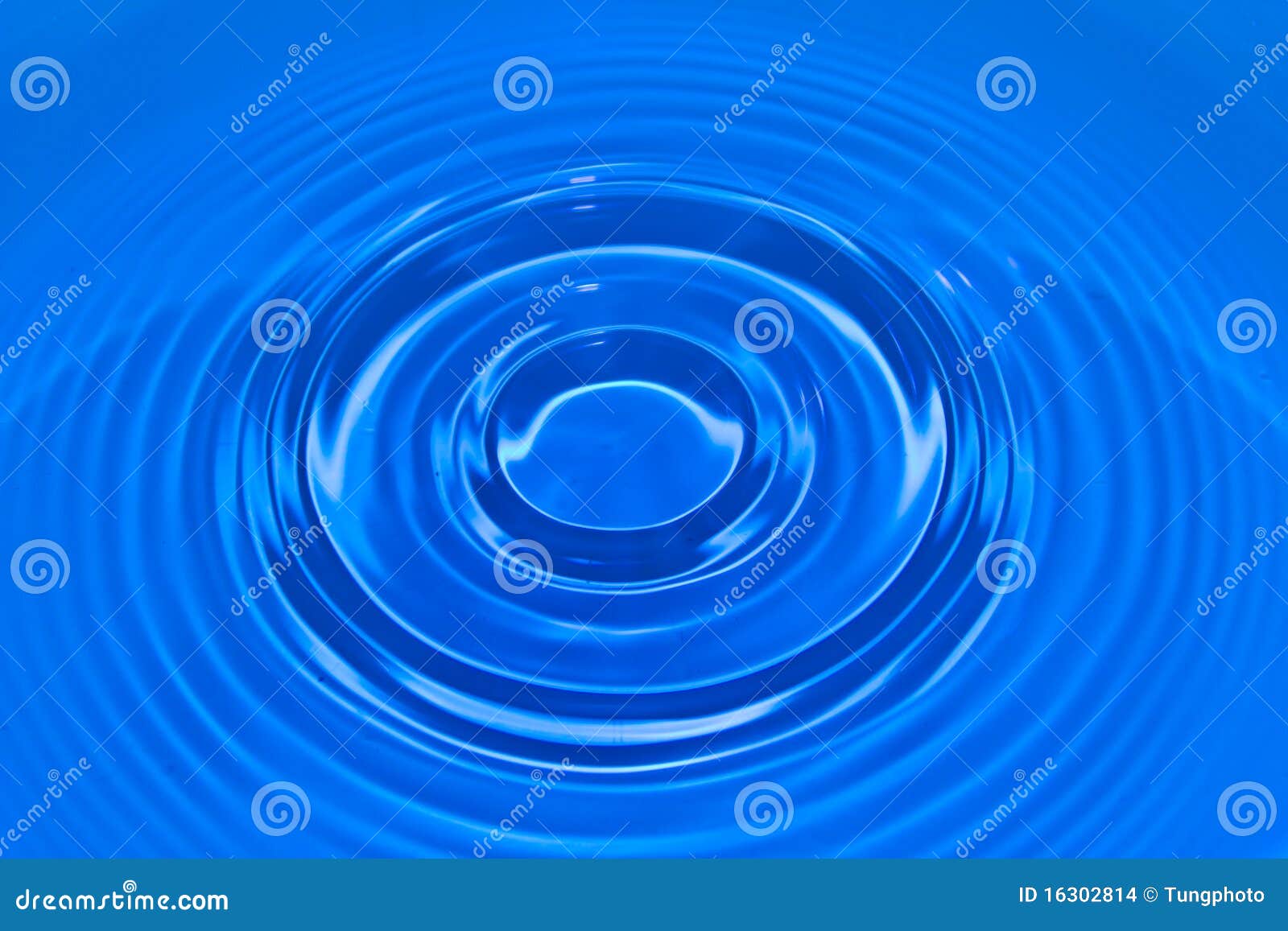 Onde de l'eau photo stock. Image du coloré, réflexion - 16302814