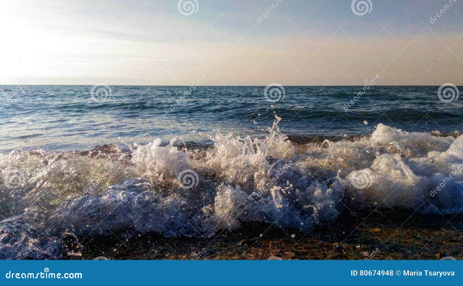 Onde del Mar Nero fotografia stock. Immagine di creta - 80674948