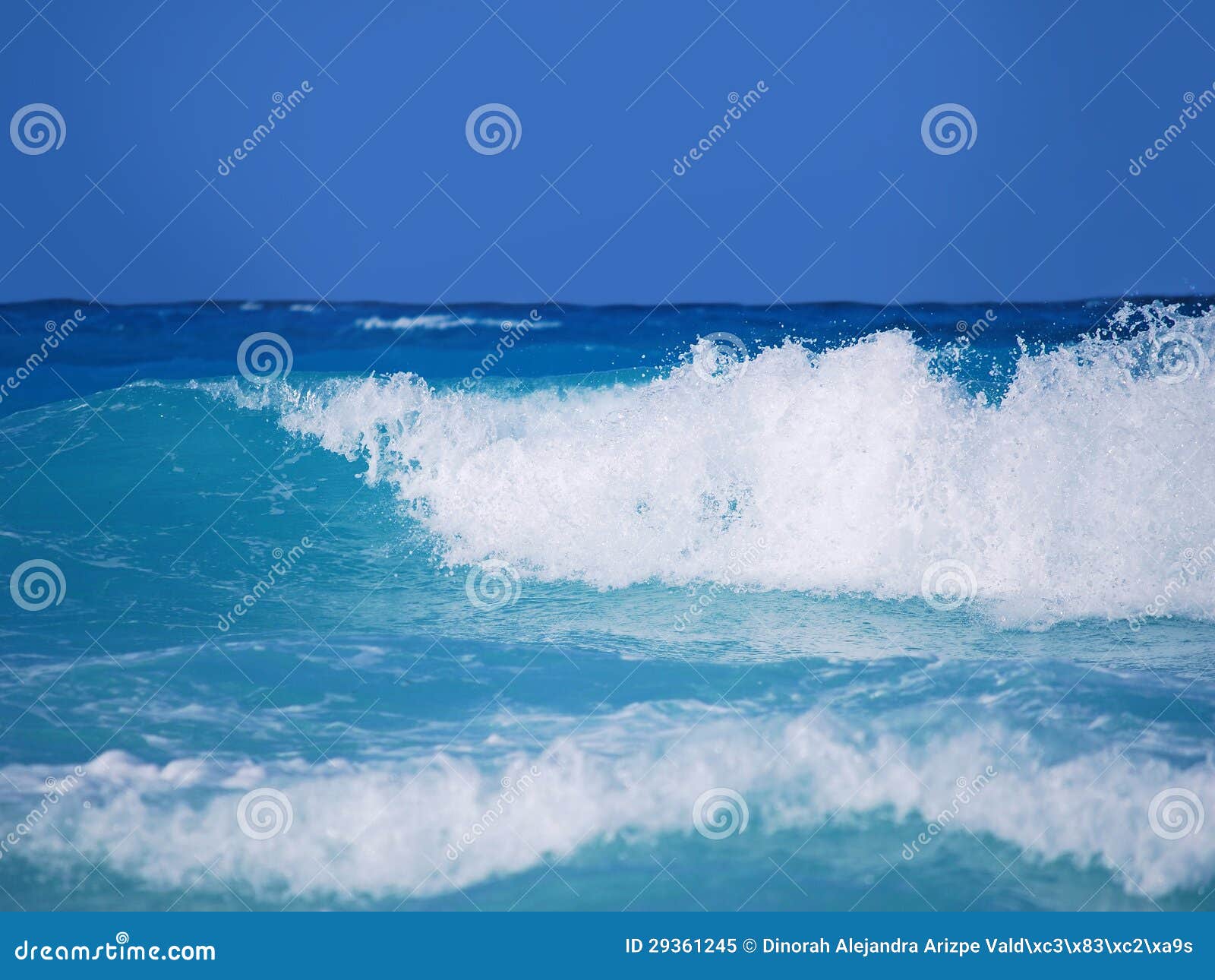 Ondes Sur La Mer De Turquoise Image stock - Image du saison, océan ...