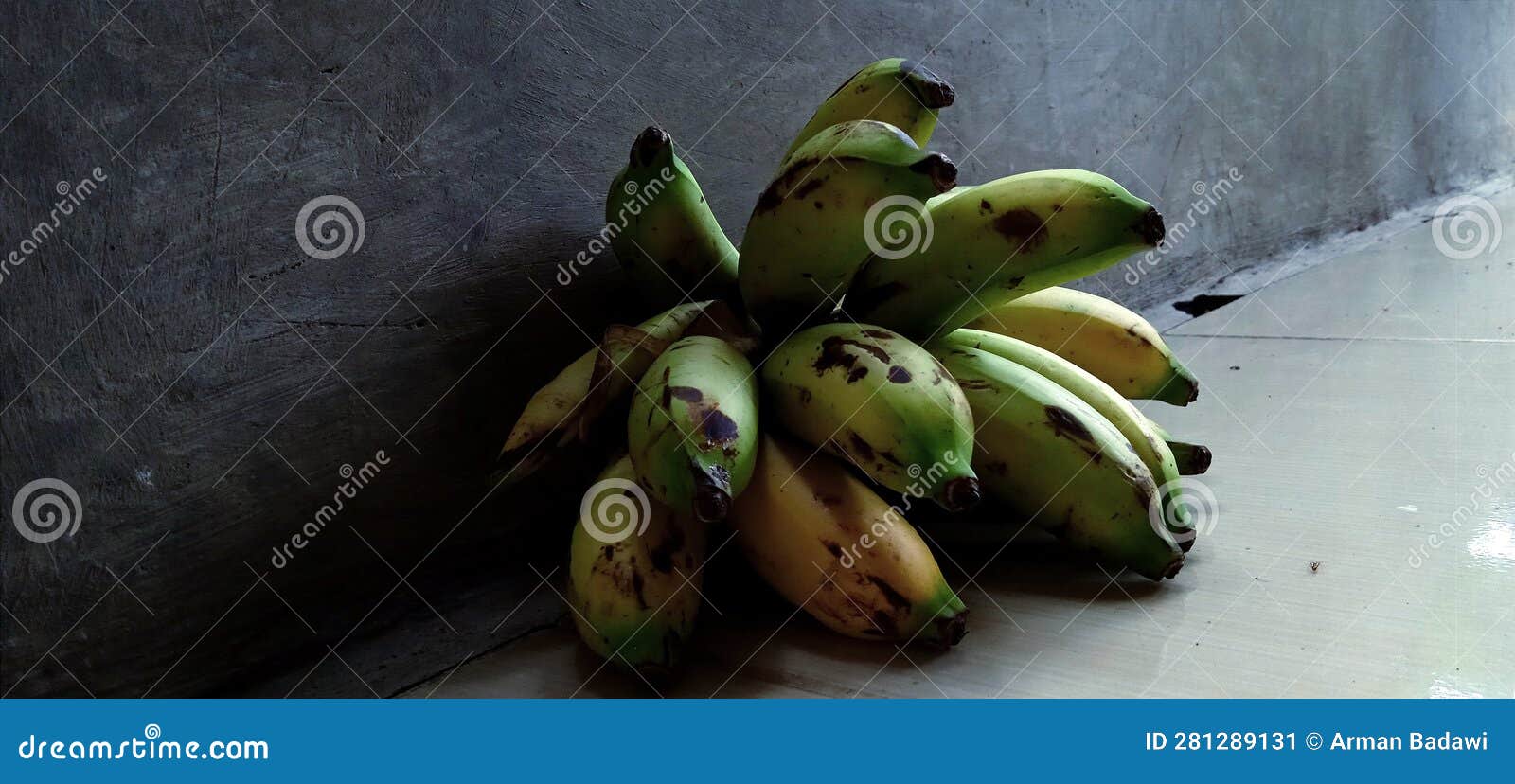 One bunch of ripe bananas stock image. Image of leaf - 281289131