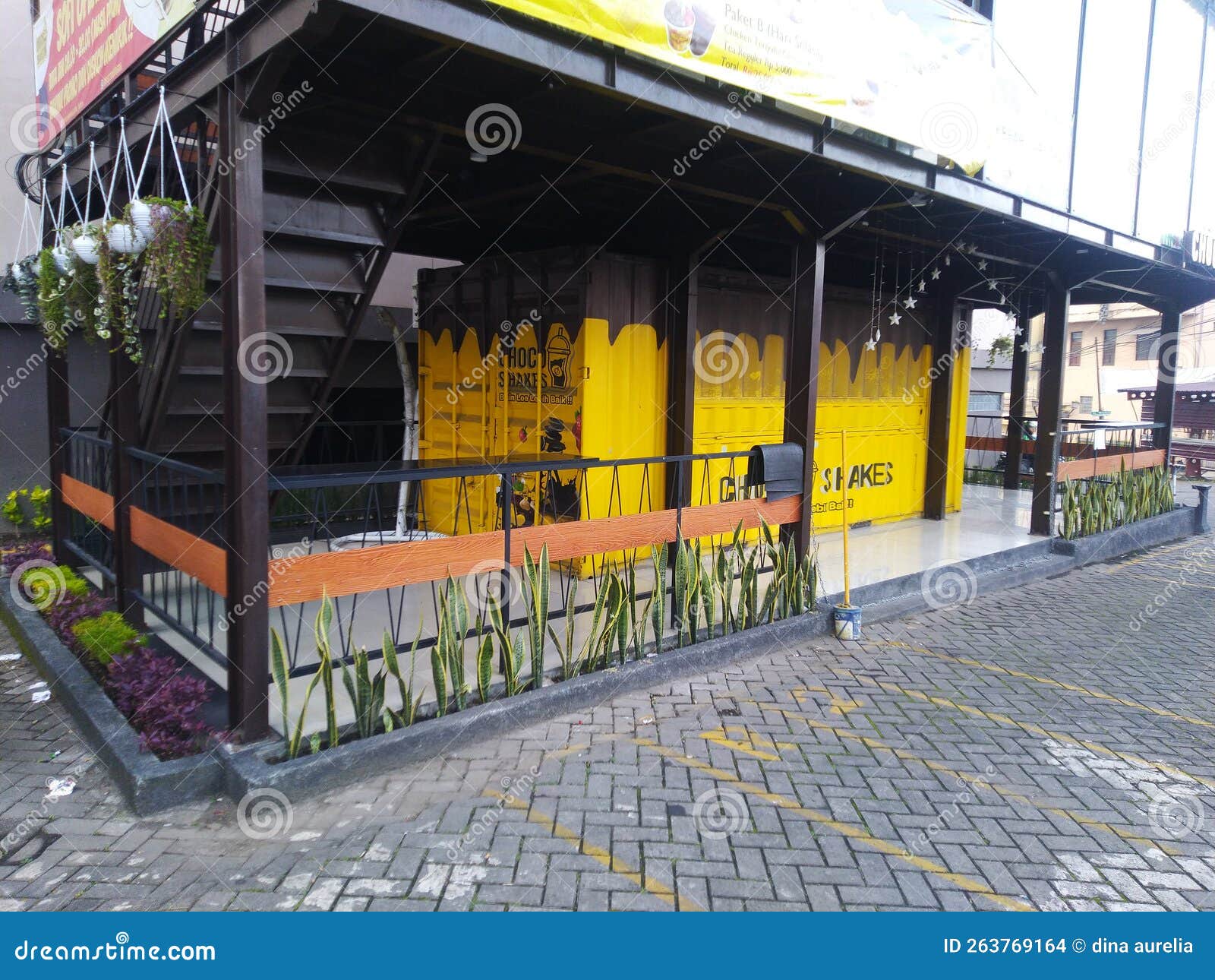 One of the Coffee Shops in Malang with a Unique Building Design Using ...