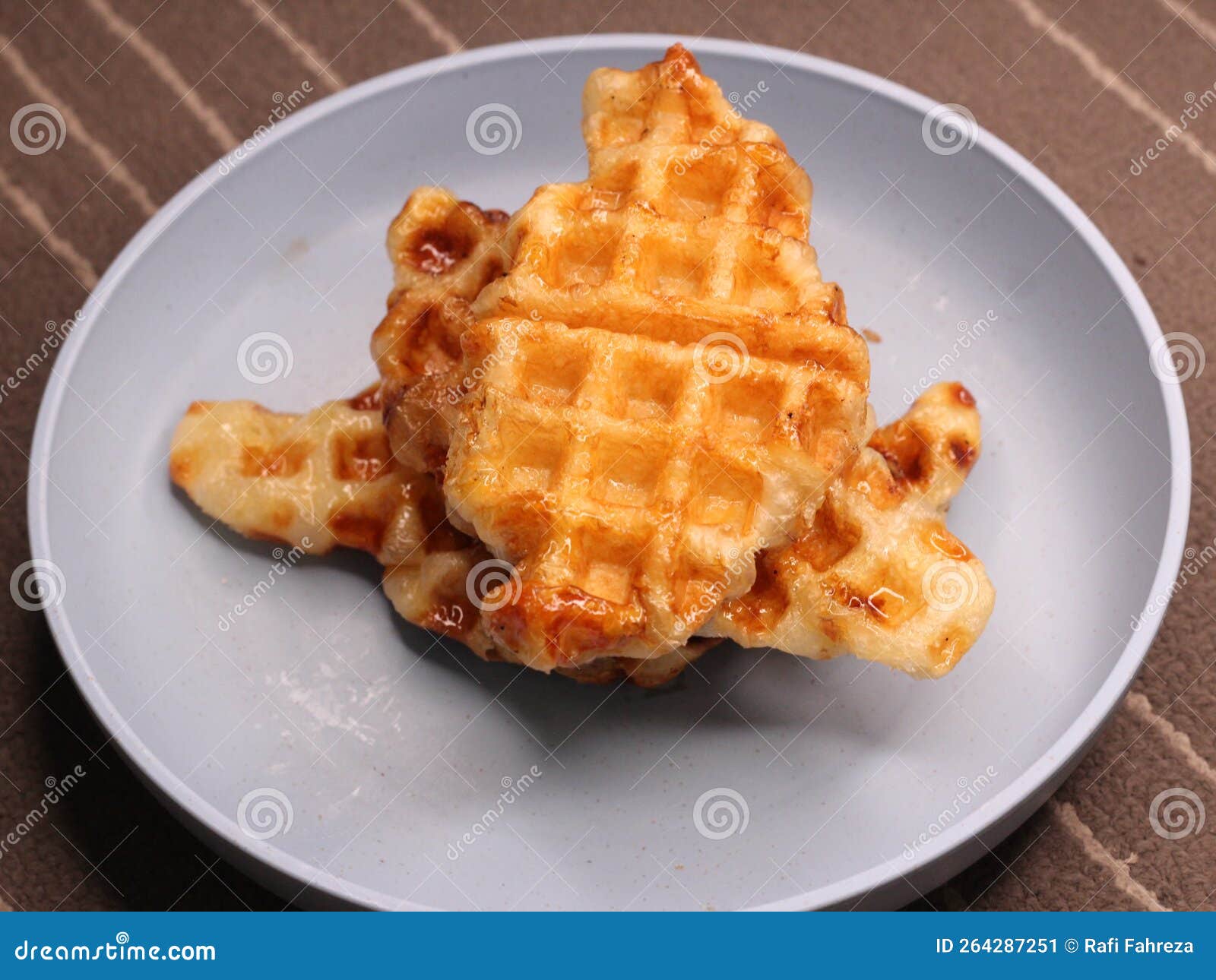 One of the Foods that Has a Distinctive Taste and Texture, Croffle ...