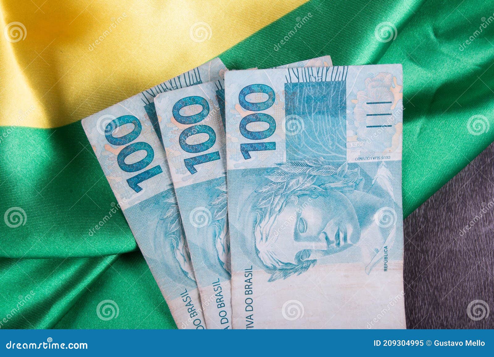 One Hundred Reais Notes on Brazilian Flag Stock Image - Image of brasil ...