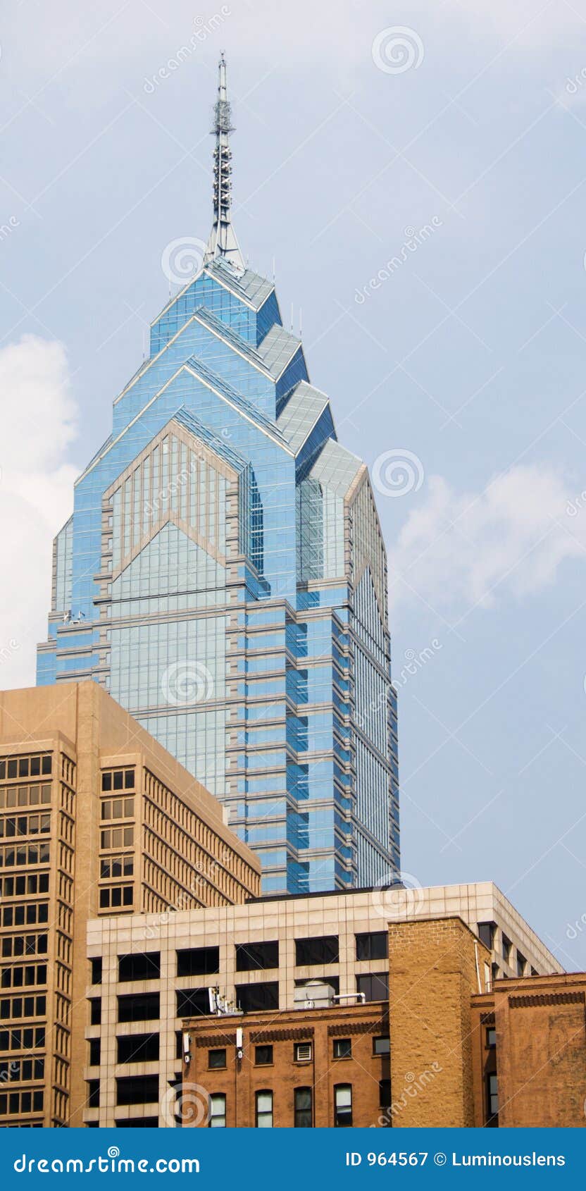 One Liberty Place stock image. Image of sunlight, skyscraper - 964567