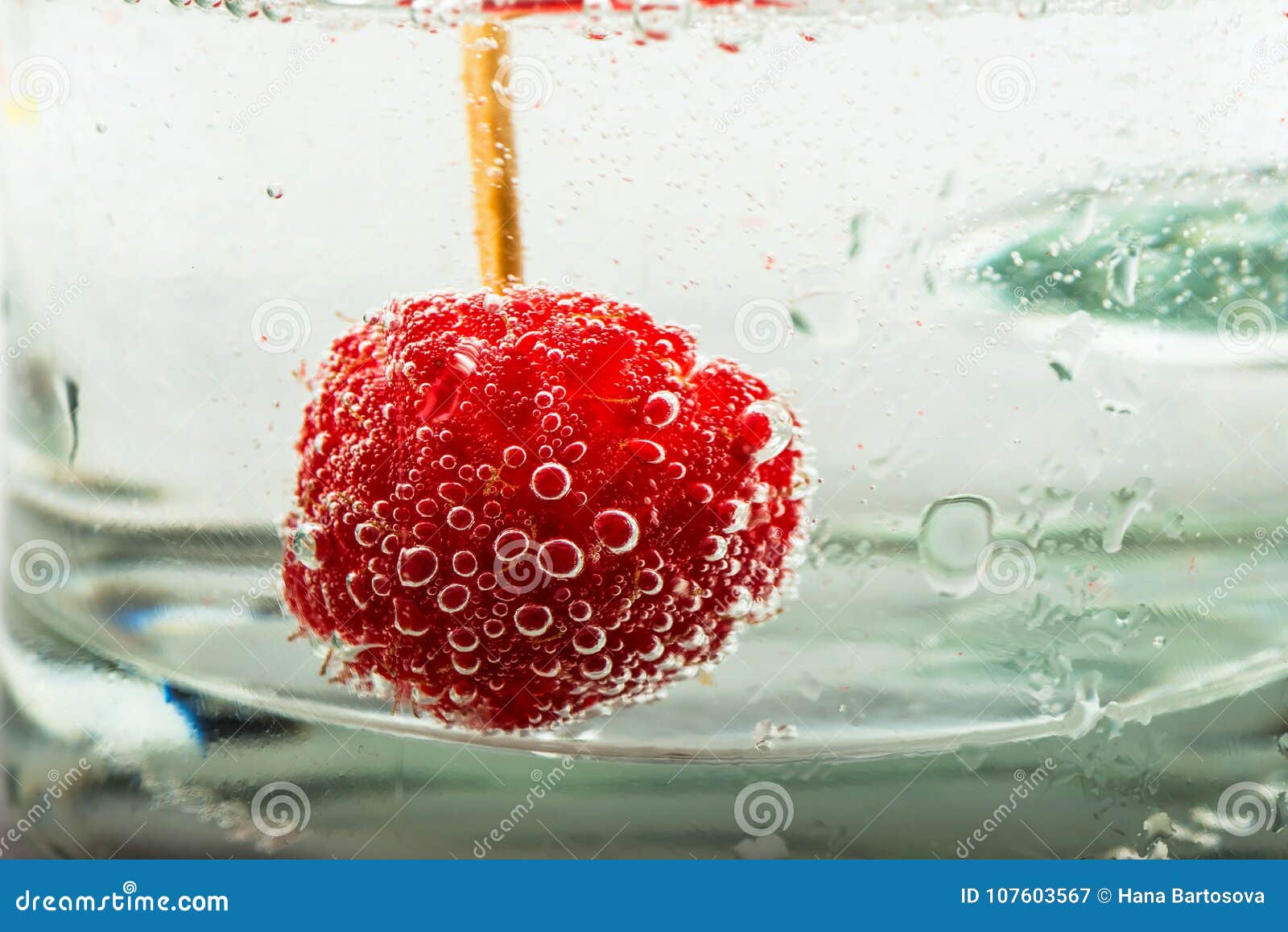 One Raspberry with Bubble in Water Stock Image - Image of juicy, clear ...