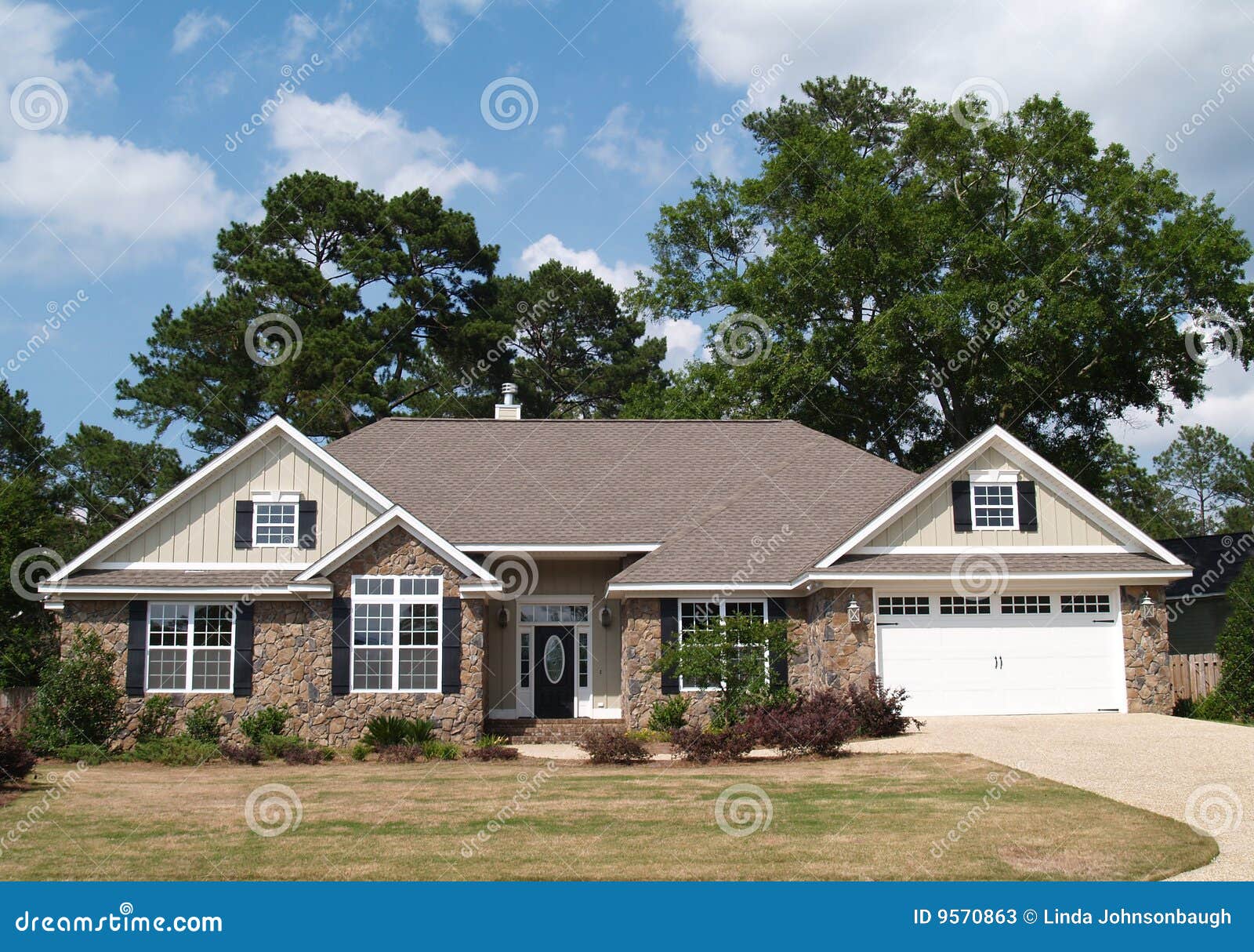 One Story Residential Home stock image. Image of dwelling - 9570863