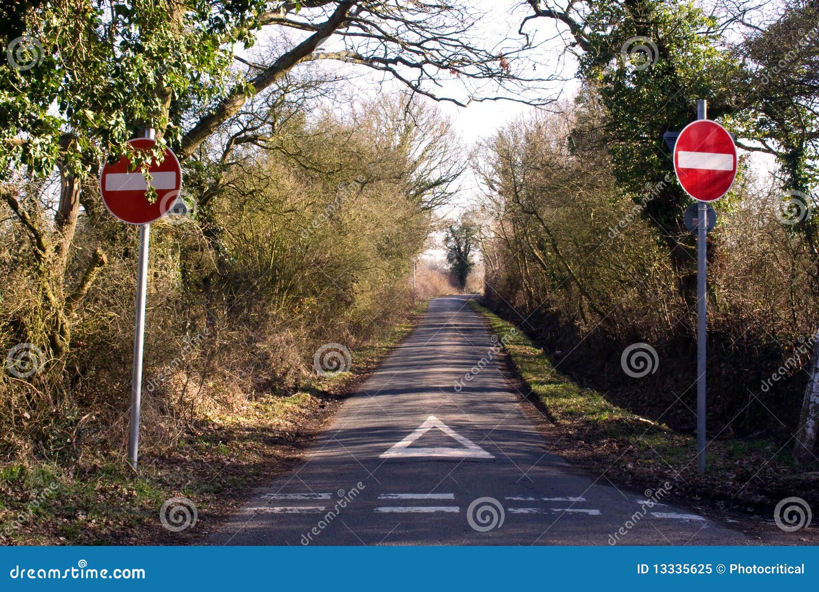 One way country road stock image. Image of entry, lane - 13335625