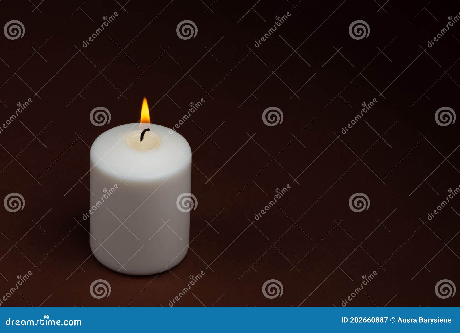 One WhiteÂ candleÂ flameÂ burningÂ onÂ dark BackgroundÂ withÂ copyÂ ...