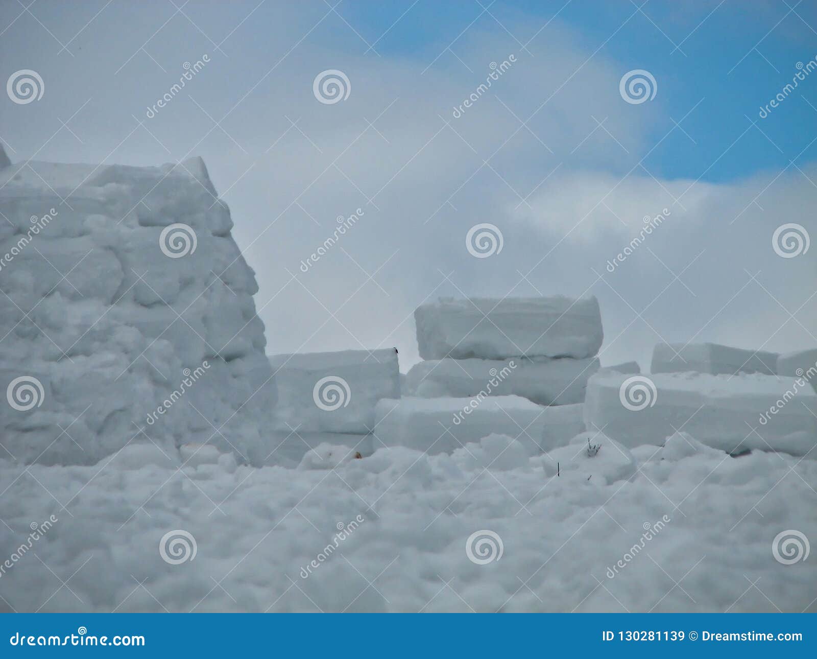Building a Igloo in a Harsh Climate Stock Image - Image of harsh, inuit ...