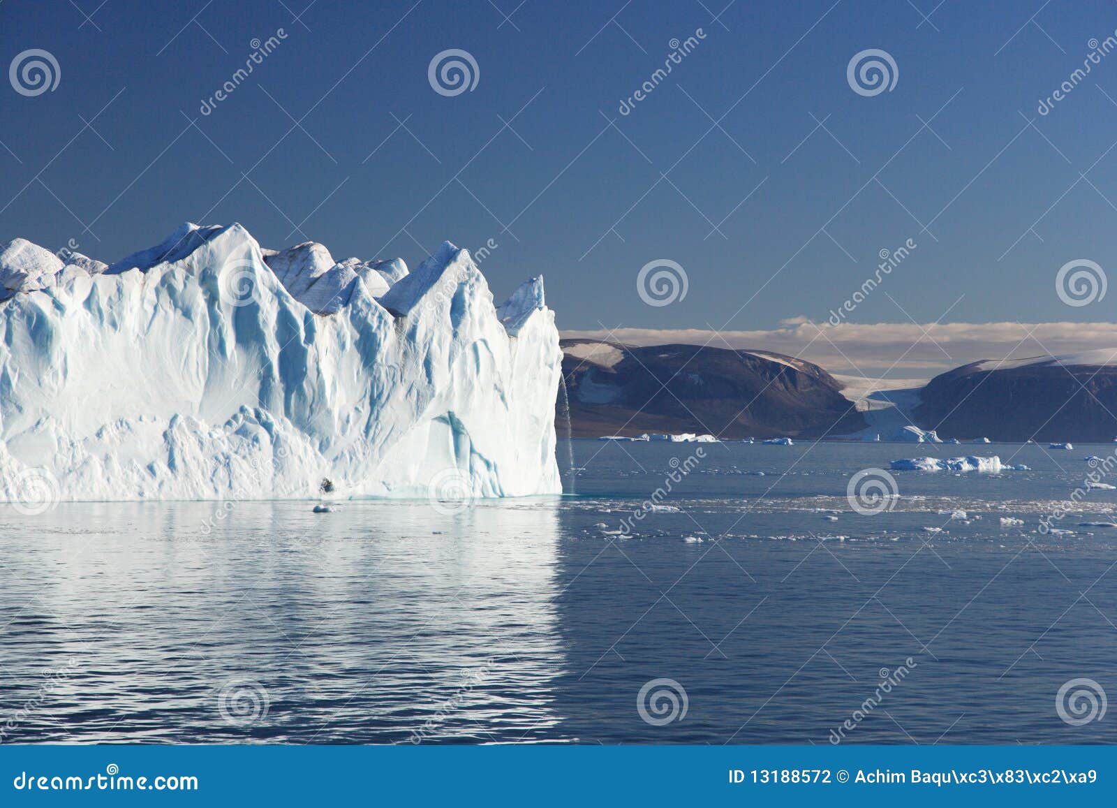 Ongebruikelijke Waterval Van Ijsberg Stock Foto - Image of groenland ...