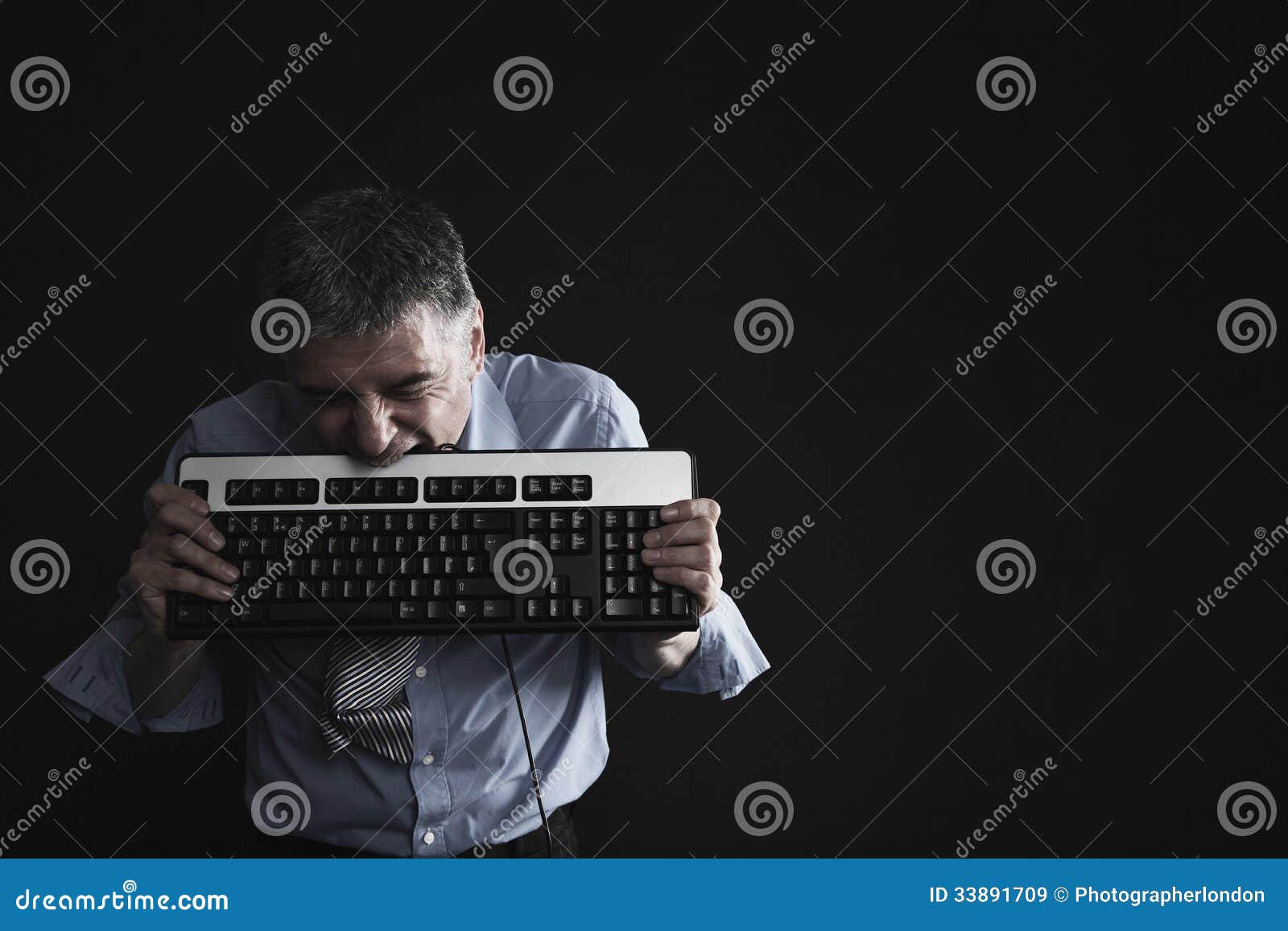 Ongerust Gemaakte Zakenman Biting Computer Keyboard Stock Afbeelding ...