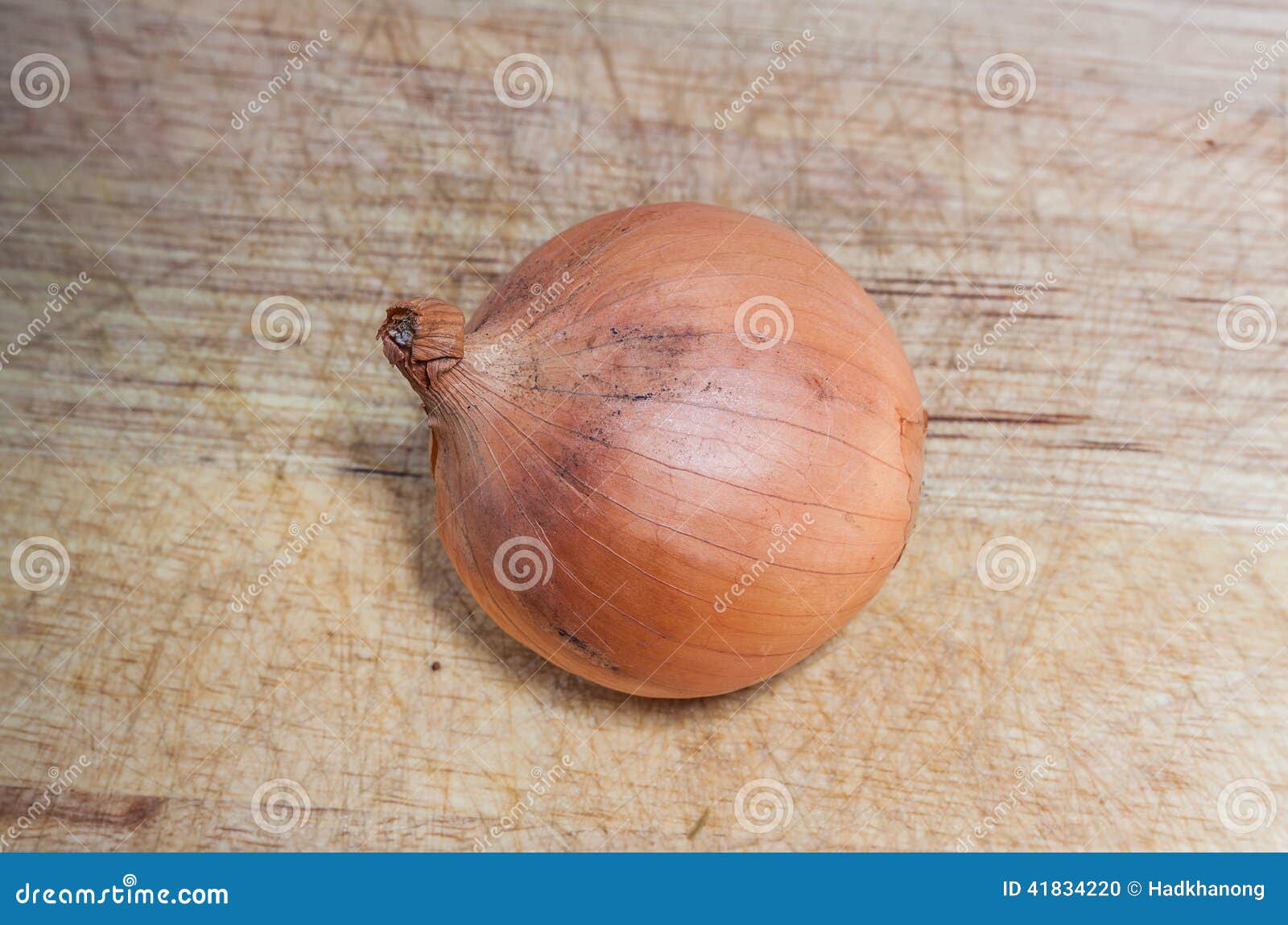 Onion on chopping block stock photo. Image of ingredient - 41834220