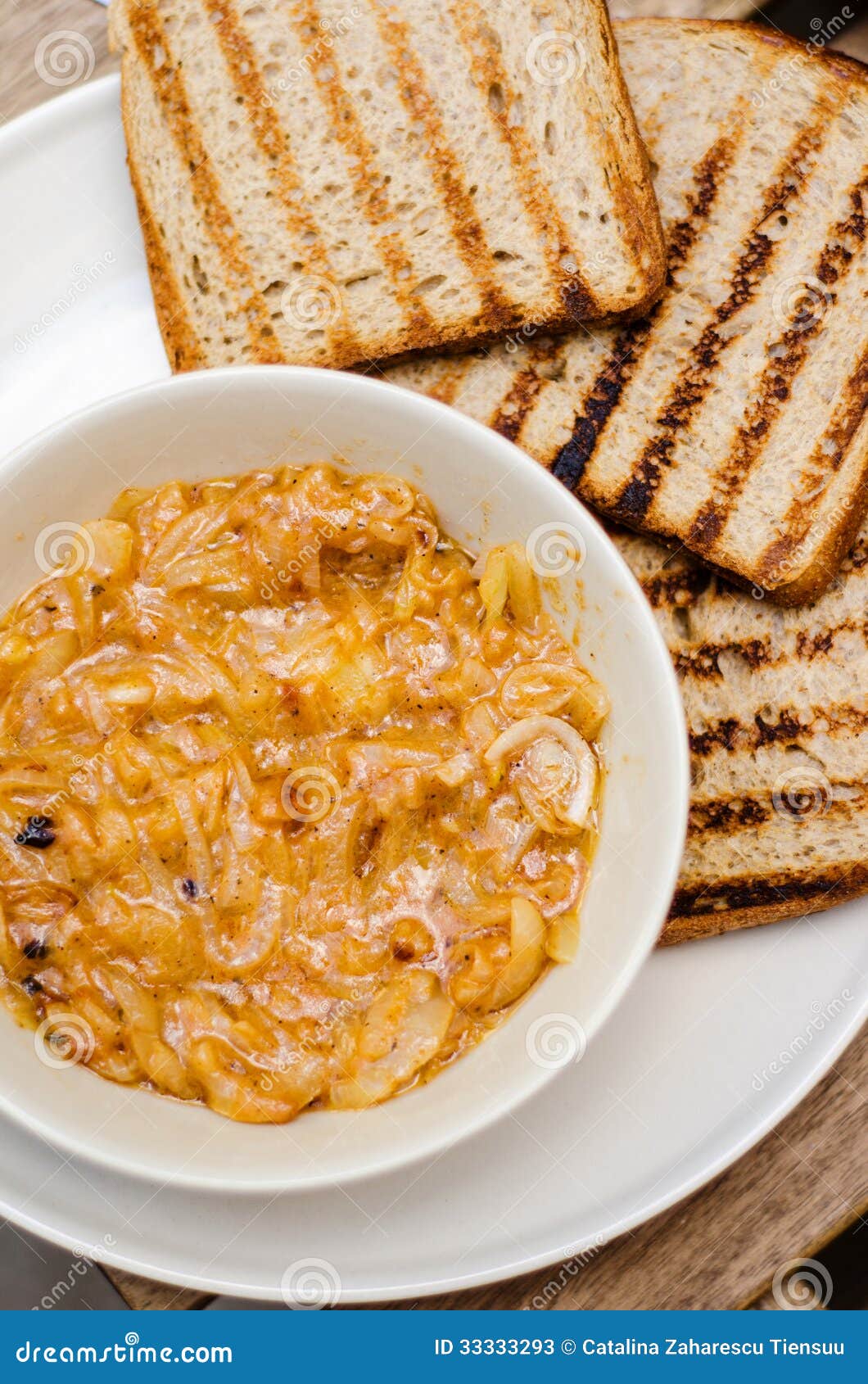 Onion stew with toast stock image. Image of dish, serving - 33333293