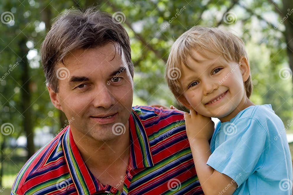 Onkel und Neffe stockfoto. Bild von grinsen, bequem, vernarrt - 1632504