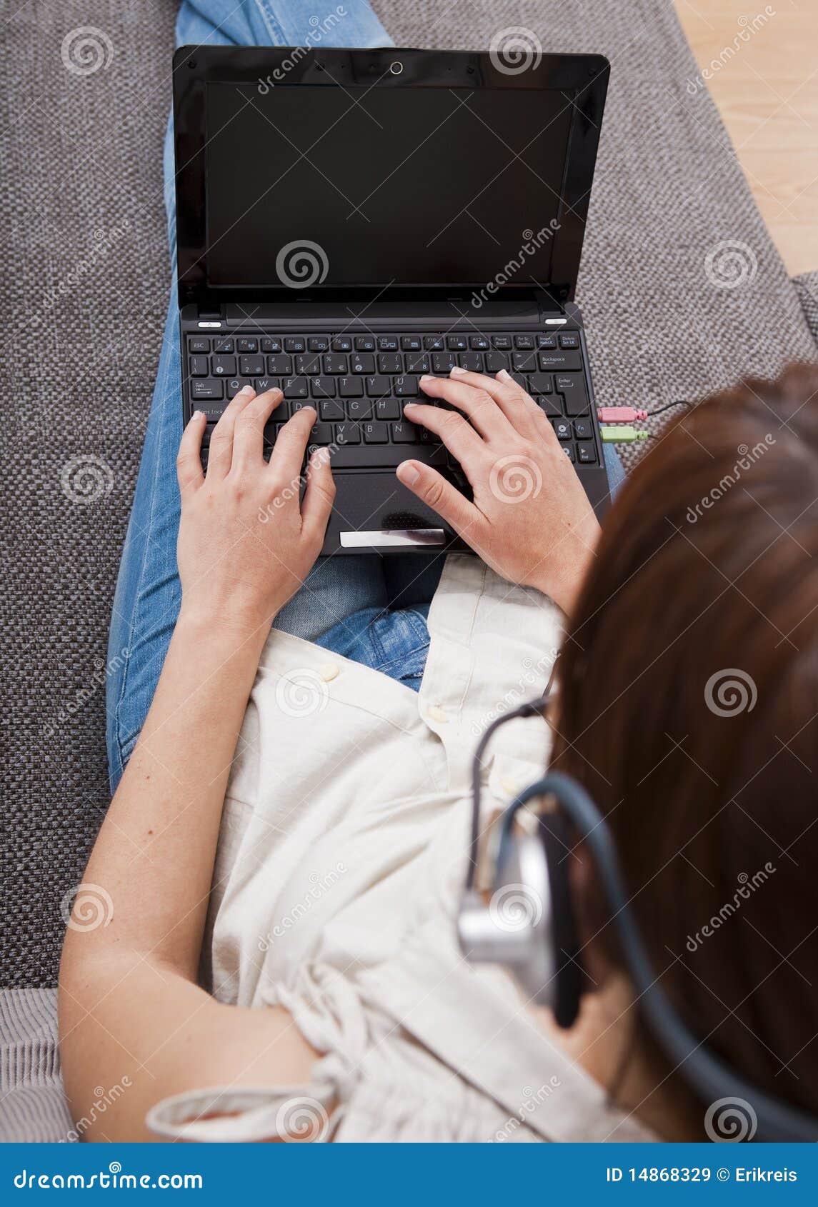 Online conversation stock image. Image of female, expressive - 14868329