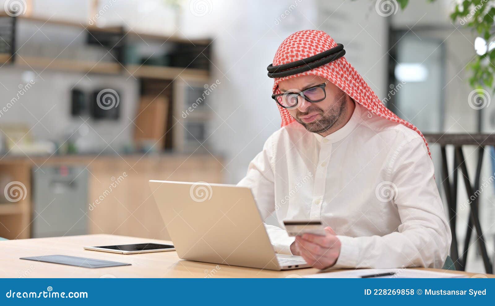 Online Payment Failure on Laptop for Young Arab Man Stock Photo - Image ...