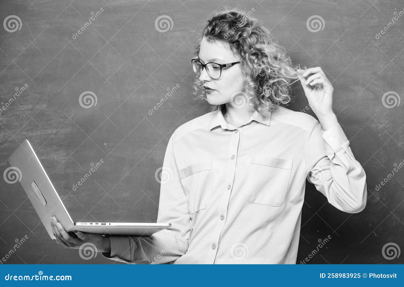 Online School. Distance Learning. Modern Education. Online Course Stock ...