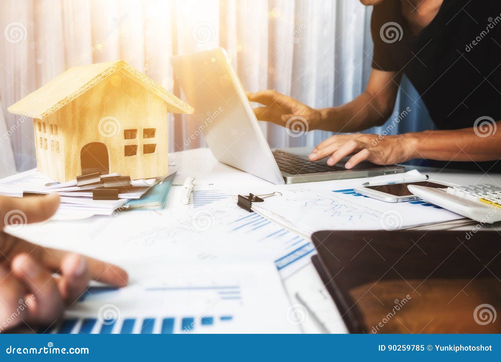 Onroerende Goederen Investering En Bezitsconcept Stock Afbeelding ...