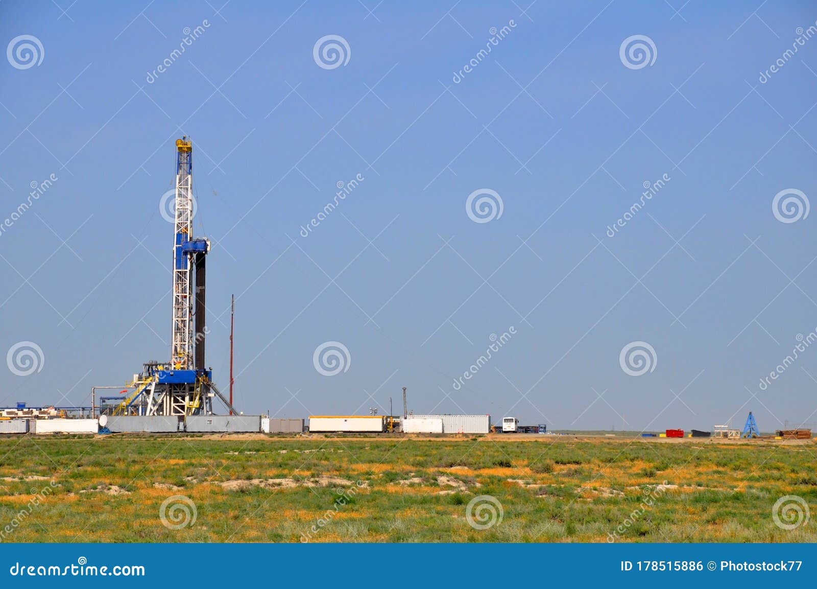 The onshore drilling rig stock photo. Image of industrial - 178515886