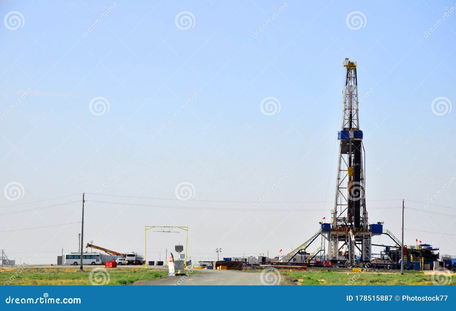 The onshore drilling rig stock image. Image of machine - 178515887