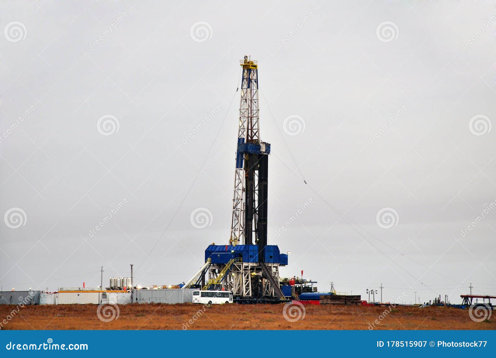 The onshore drilling rig stock image. Image of worksite - 178515907
