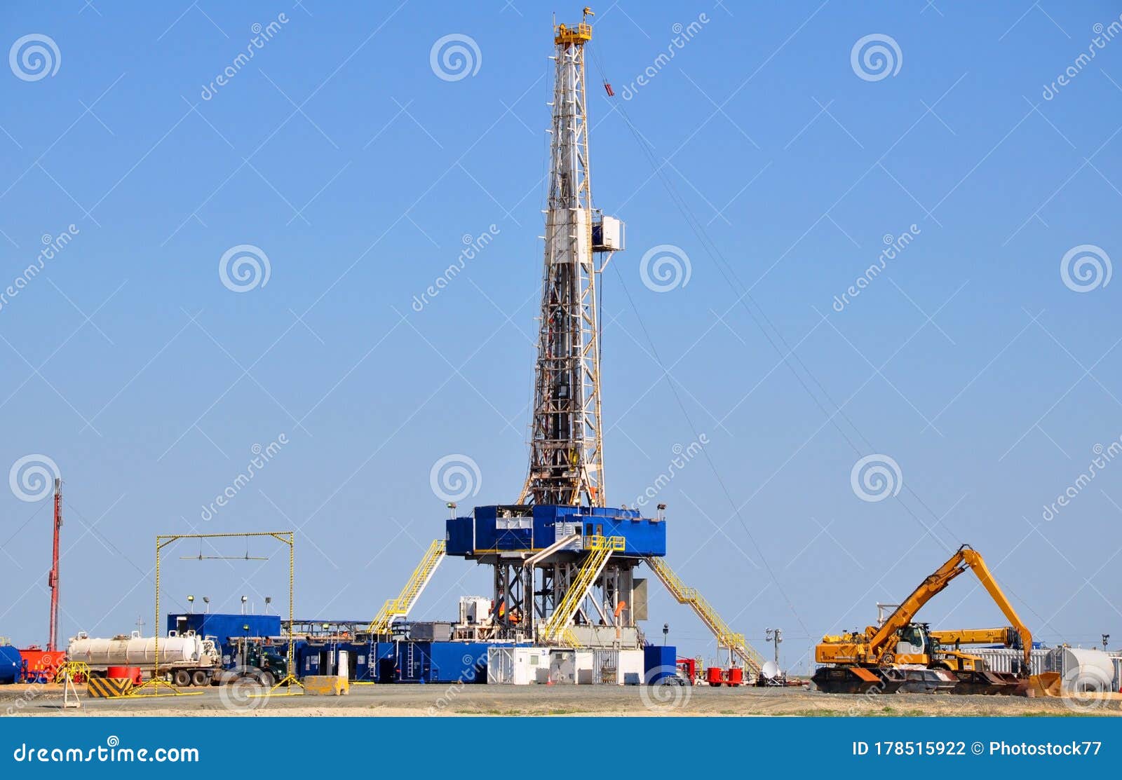 The onshore drilling rig stock photo. Image of drill - 178515922