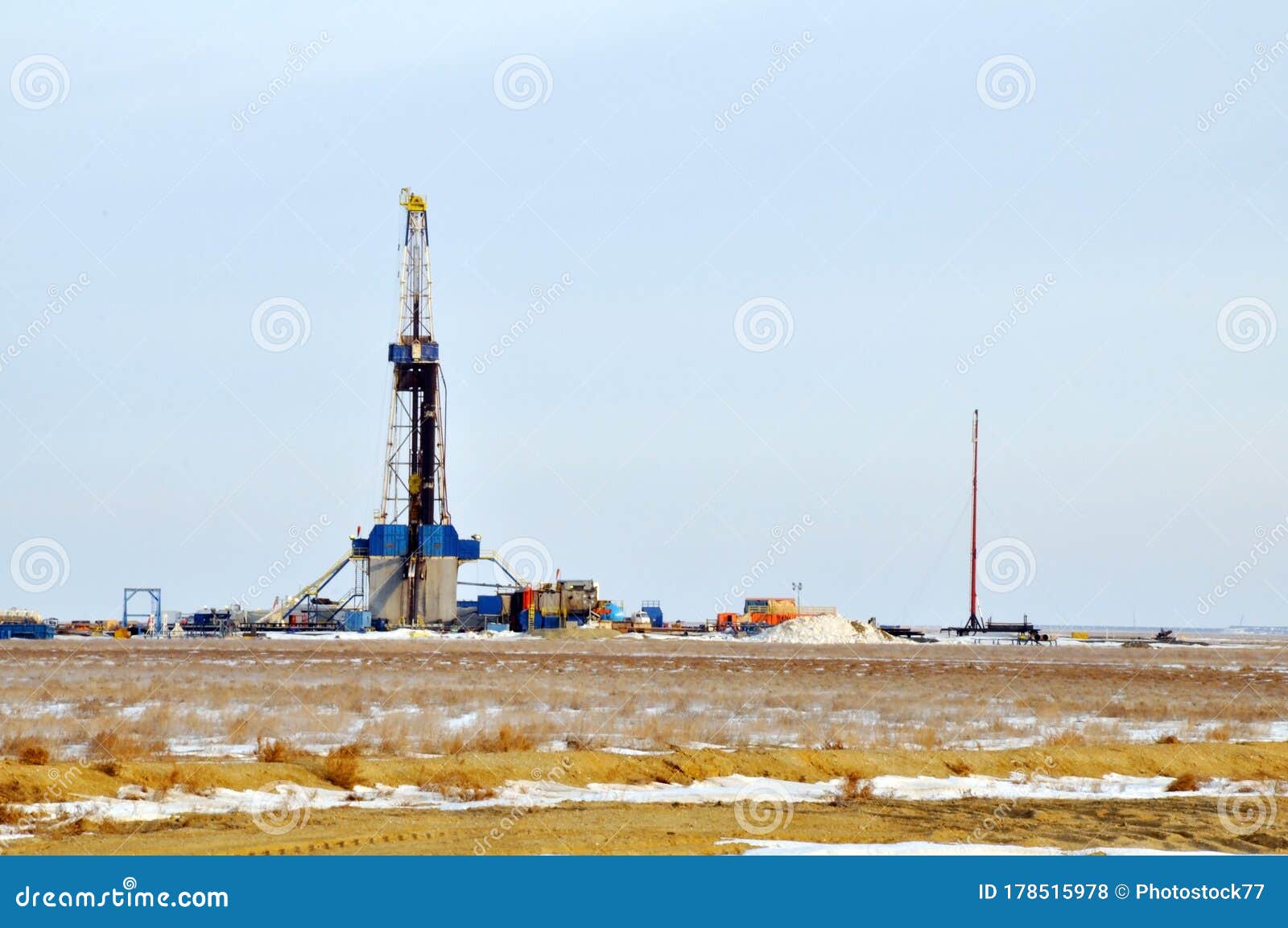 The onshore drilling rig stock photo. Image of wellhead - 178515978