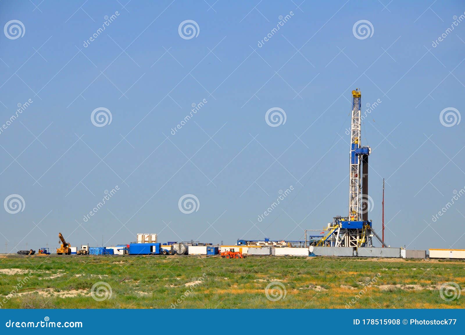 The onshore drilling rig stock photo. Image of industrial - 178515908