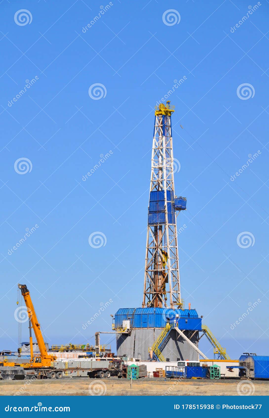 The onshore drilling rig stock photo. Image of heavy - 178515938