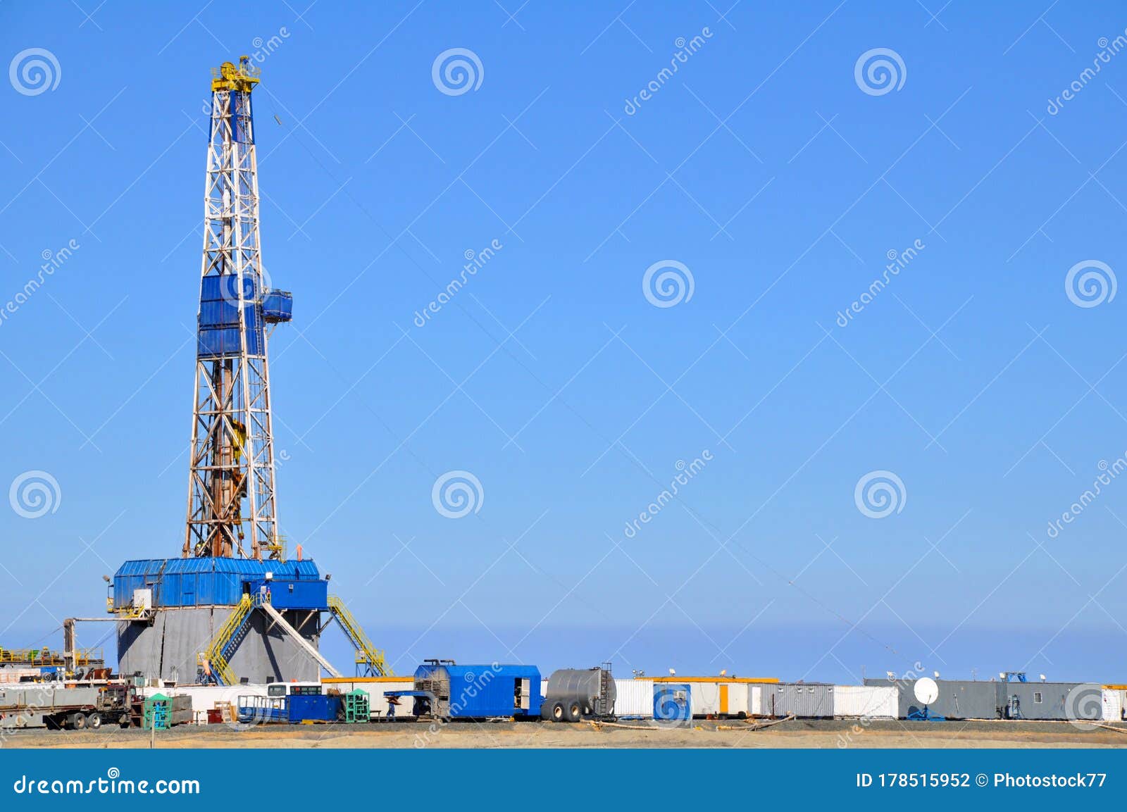 The onshore drilling rig stock photo. Image of oilfield - 178515952