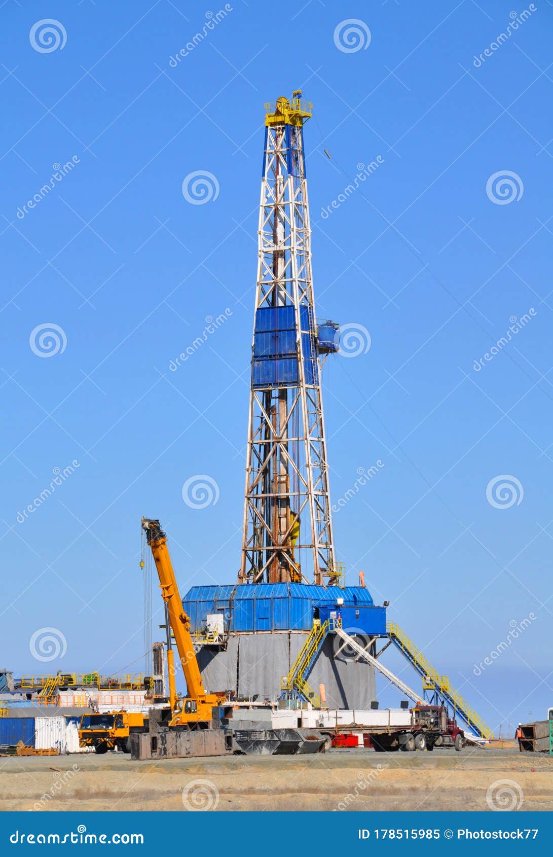 The onshore drilling rig stock image. Image of field - 178515985