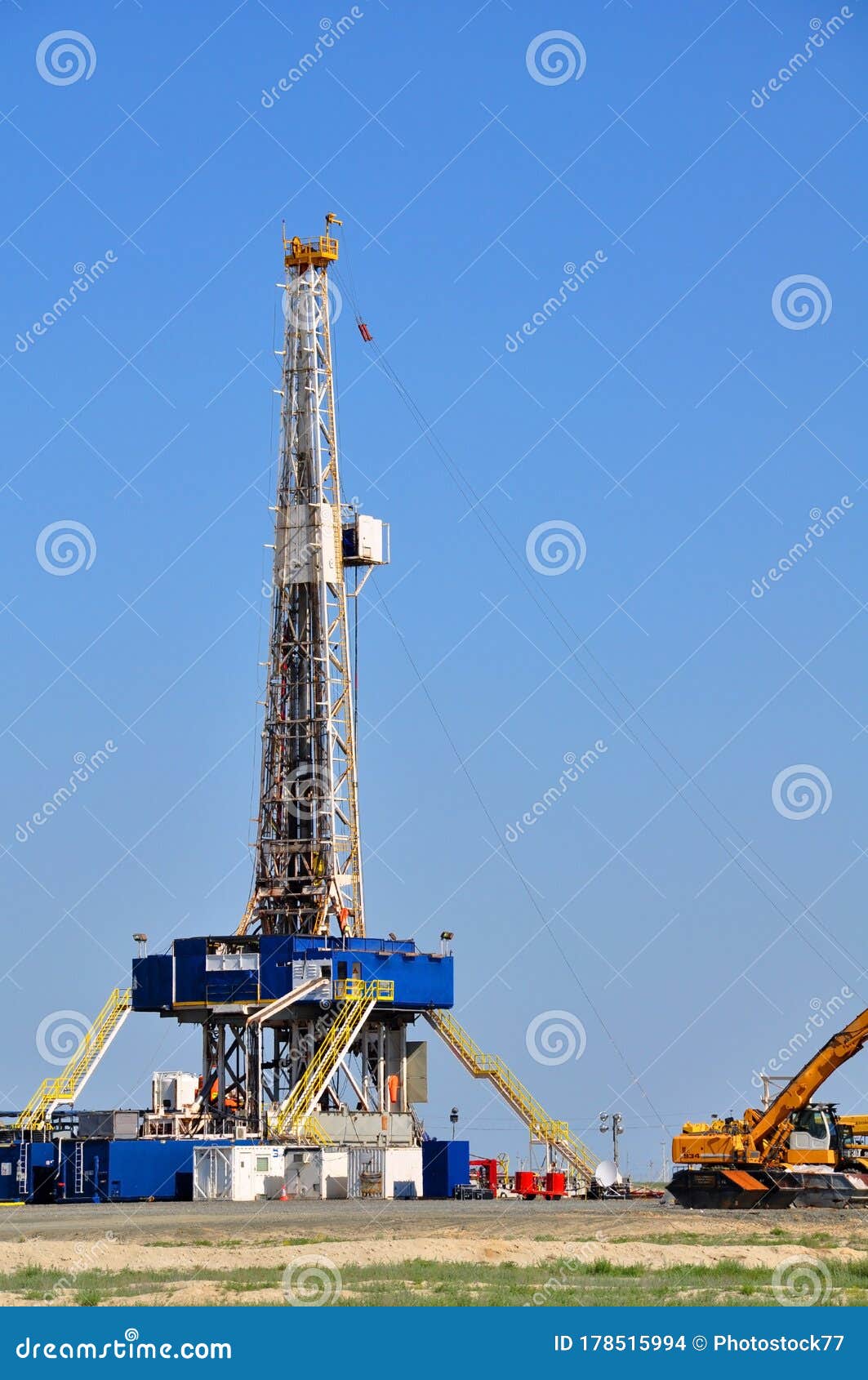 The onshore drilling rig stock photo. Image of construction - 178515994