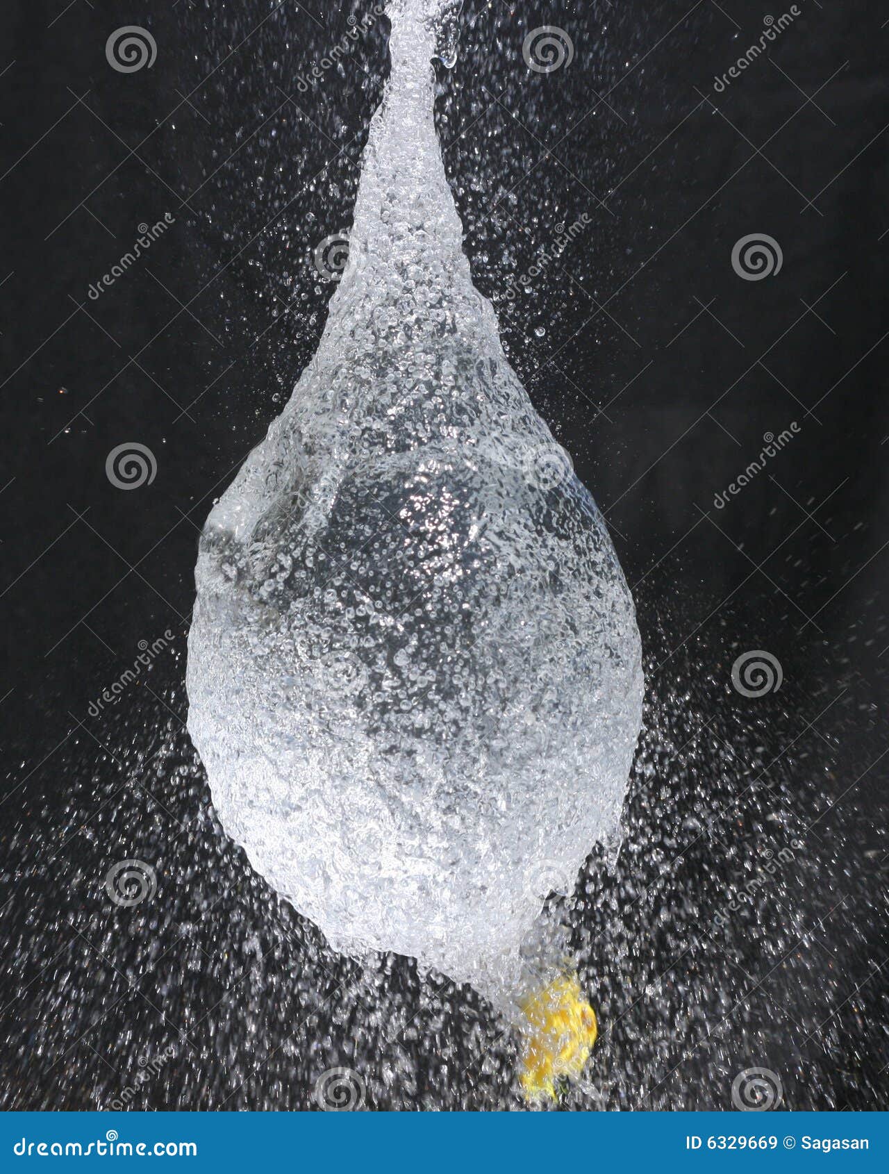 Ontploffing stock afbeelding. Image of achtergrond, contrast - 6329669