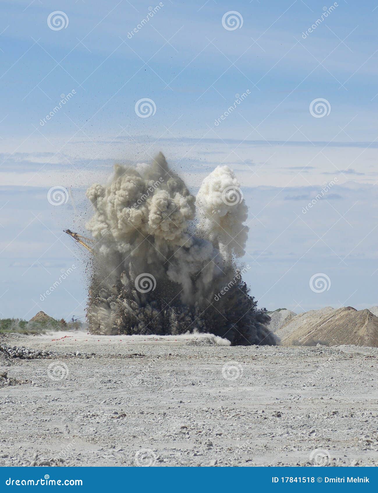 Ontploffing in open kuil stock foto. Image of gegoten - 17841518