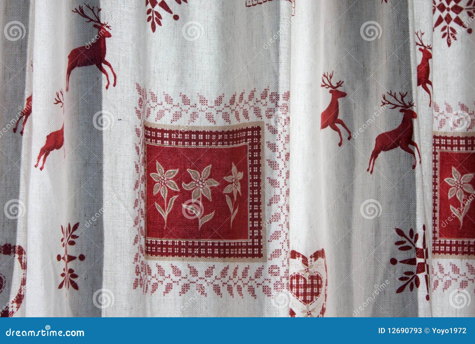 Oostenrijkse gordijnen stock afbeelding. Image of edelweiss - 12690793