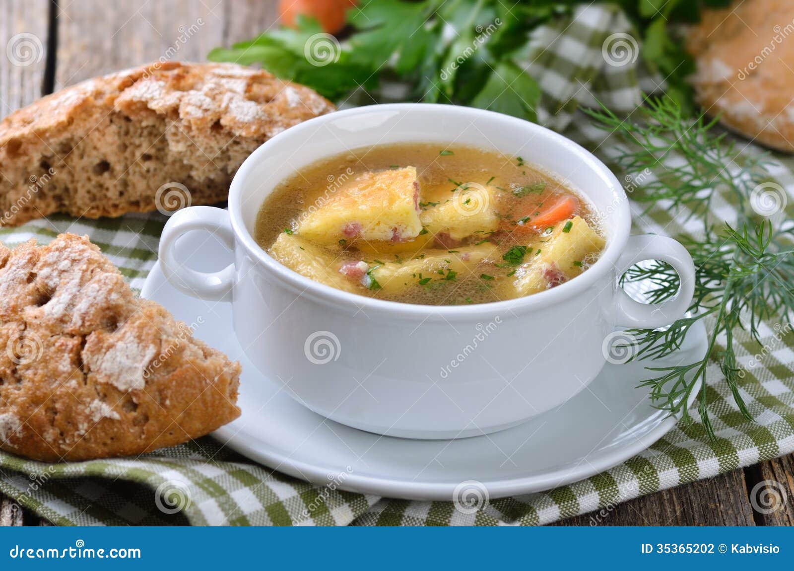 Oostenrijkse soep stock foto. Image of plaat, gekookt - 35365202