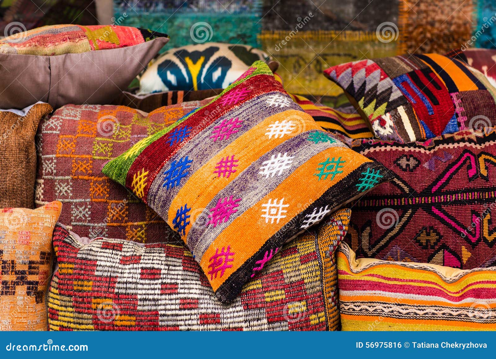 OOSTERSE KUSSENS stock foto. Image of arabisch, stof - 56975816