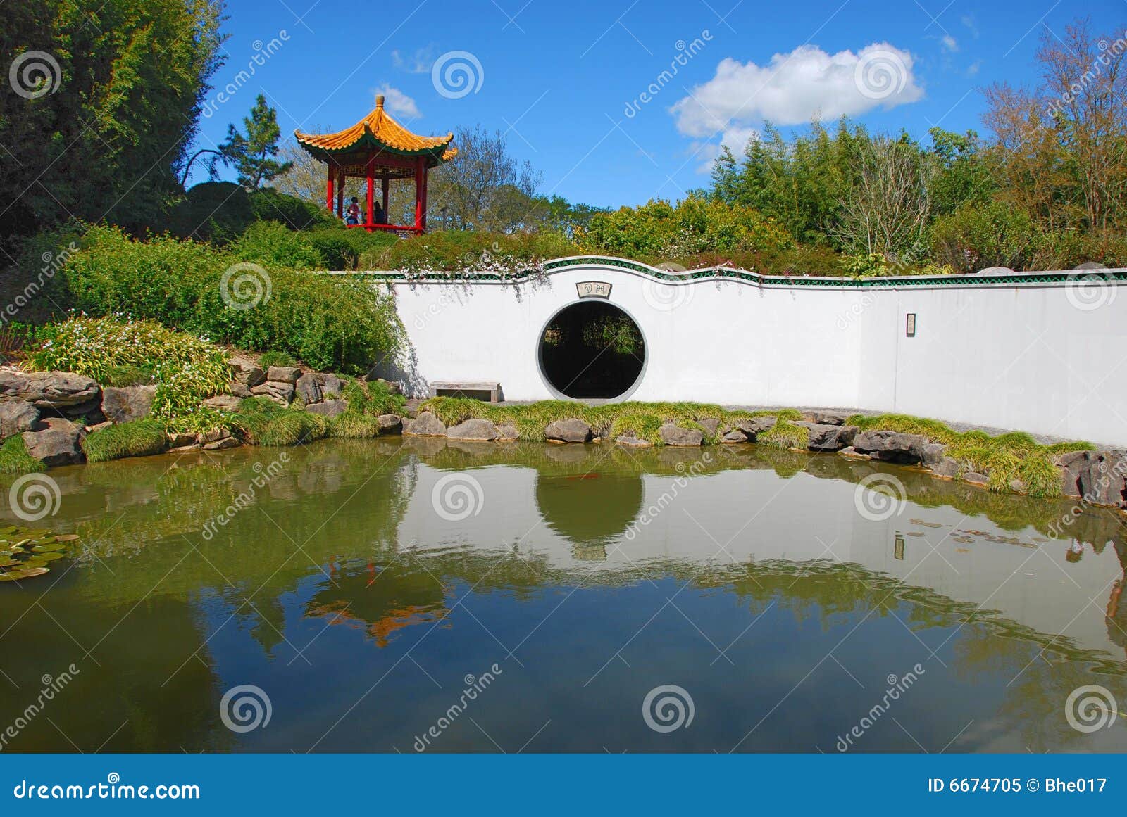 Oosterse stijltuin stock afbeelding. Image of china, stroom - 6674705