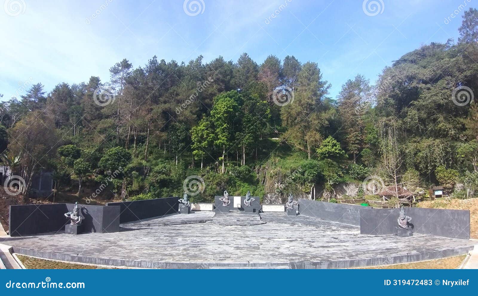 Open-Air Amphitheater with Statues Stock Image - Image of reservoir ...