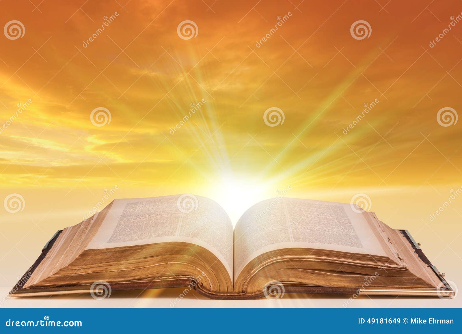 Open Bijbel stock afbeelding. Image of voorwerp, geel - 49181649