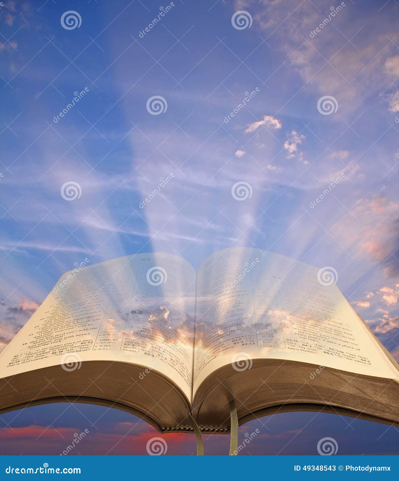 Open Bijbel Geestelijk Licht Stock Afbeelding - Image of heilig ...