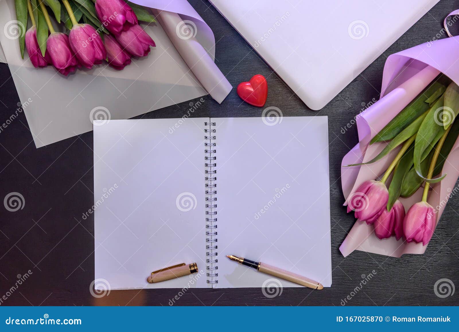 Open Blank Notepad and Bouquet of Pink Tulip Flowers 库存照片 - 图片 包括有 构成 ...