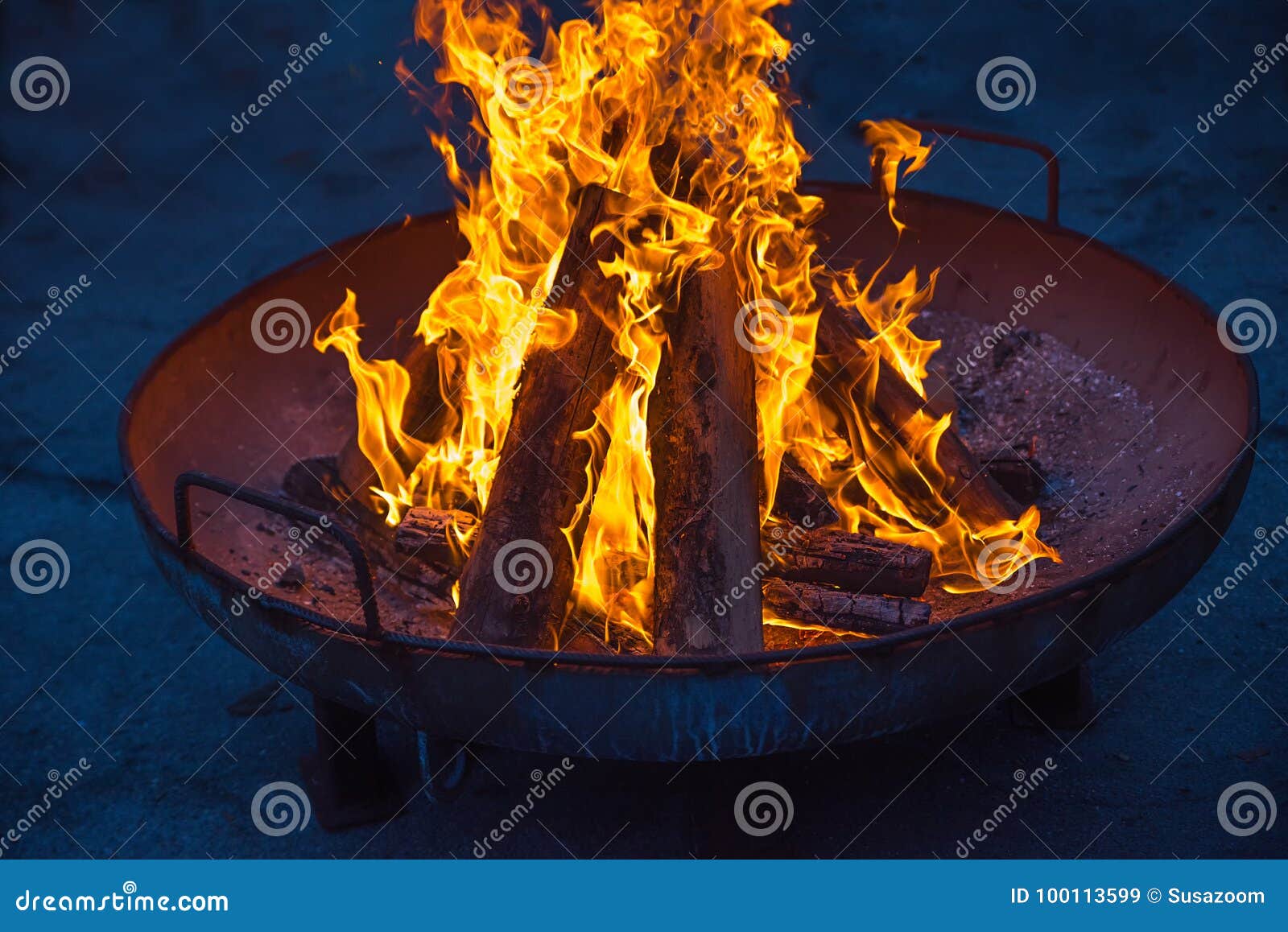 Open Campfire in a Pan Outdoors Stock Image - Image of orange, food ...