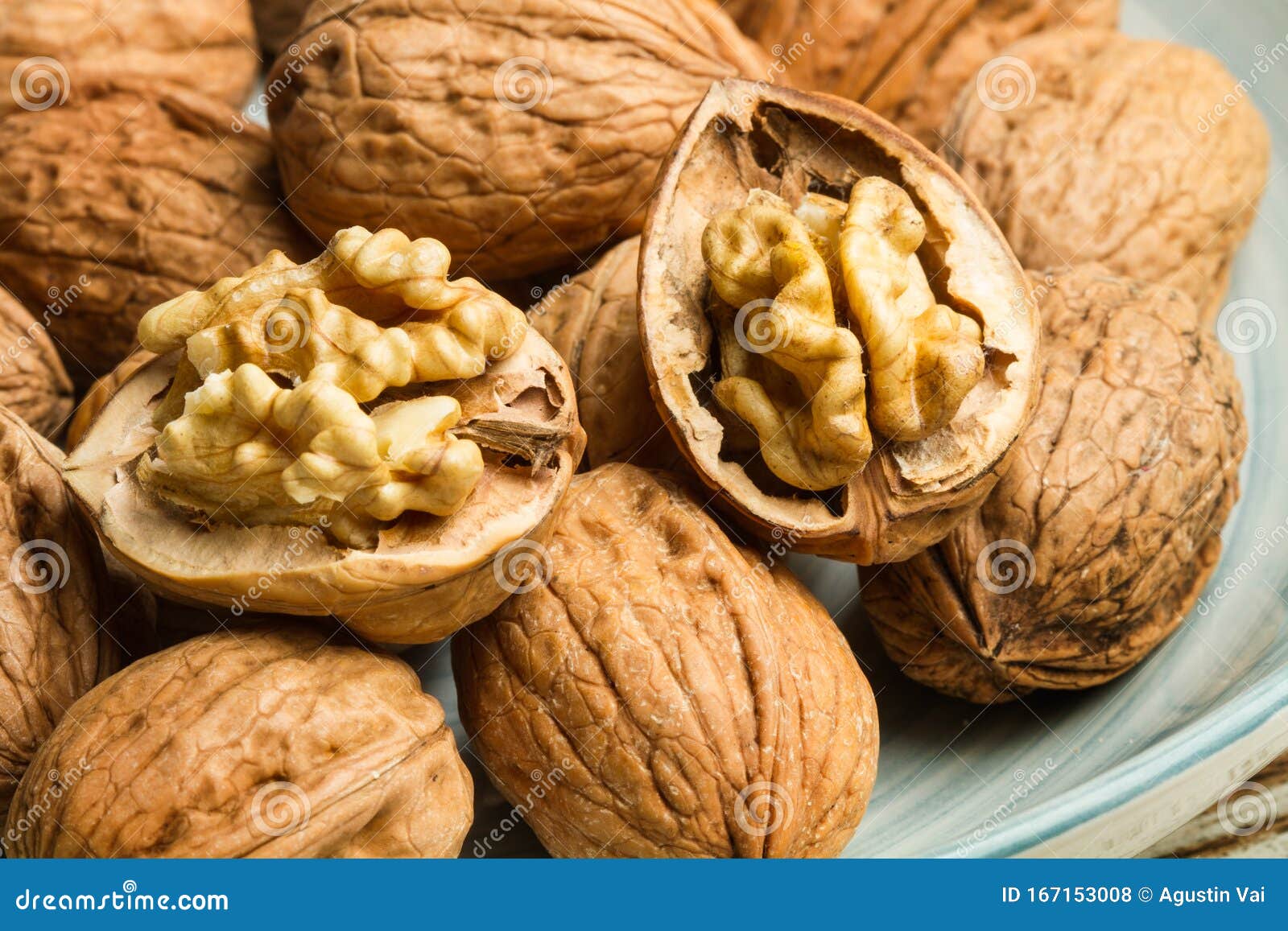 Open and close walnuts stock photo. Image of close, brown - 167153008